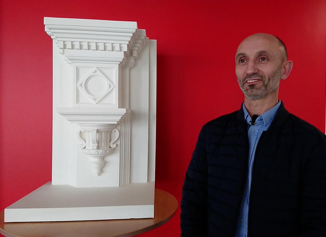 Portrait de Laurent Remaud, artisan plâtrier staffeur, candidat au MOF ...